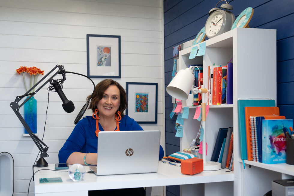 About Nikki Vallance - The All Rounder * Nikki Vallance